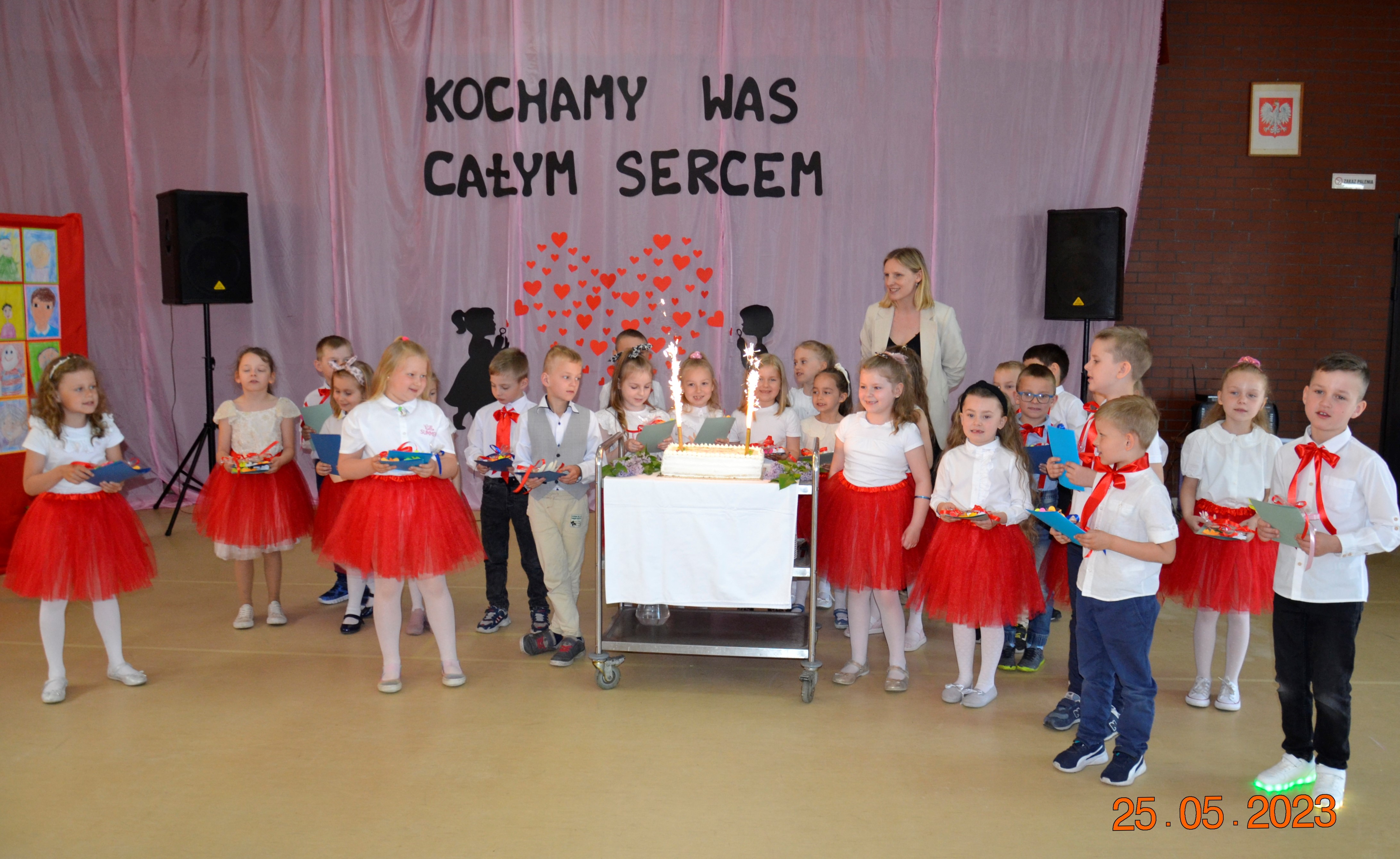 Dziemiany. Uroczystość z okazji Dnia Mamy i Taty w zerówkach - Kurier Kaszubski